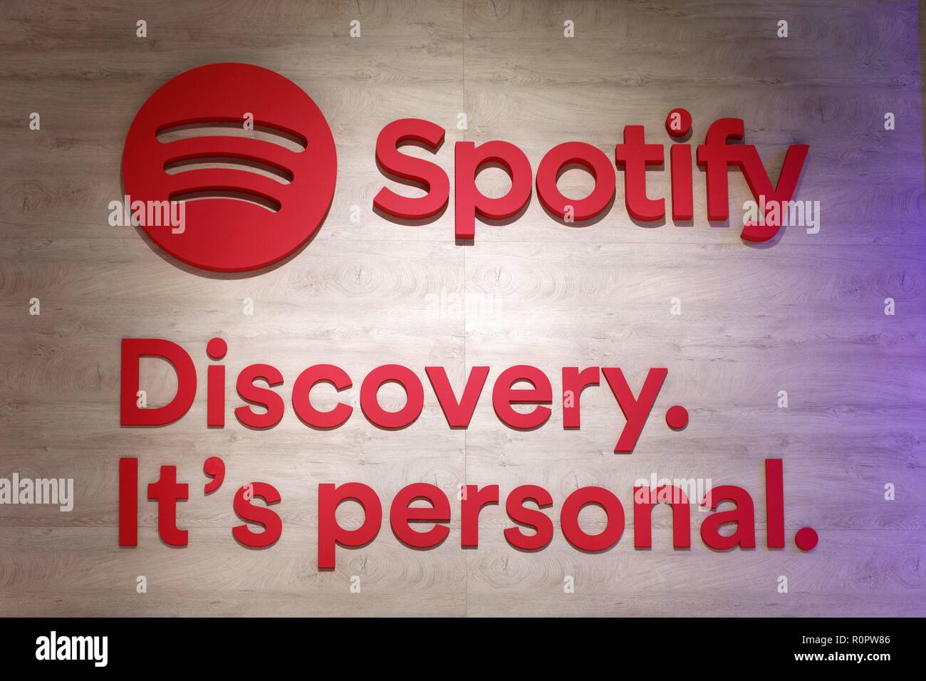 Logo der Firma Spotify AB | usage worldwide Stock Photo - Alamy