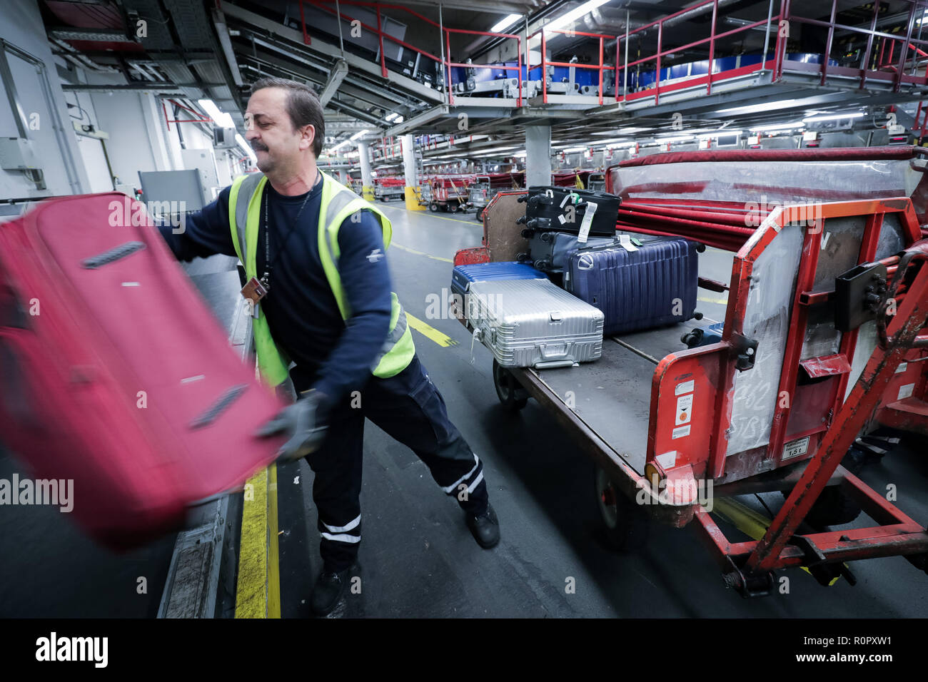 Sorting operations hi-res stock photography and images - Alamy