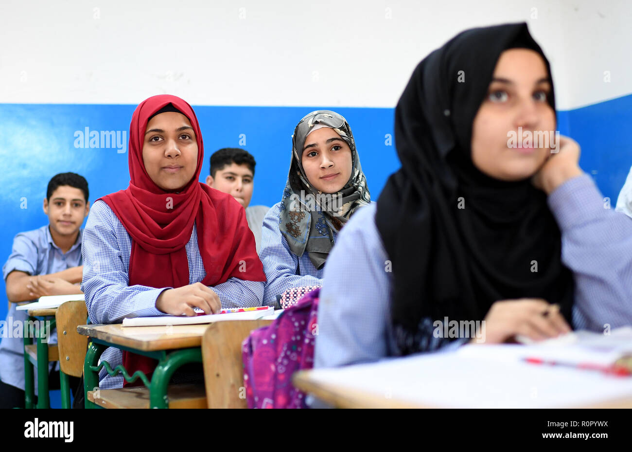 Classroom syrian school children hi-res stock photography and images ...