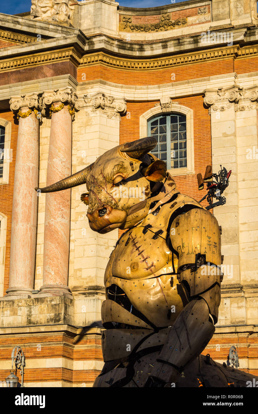 Astèrion the mechanical minotaur during steampunk show "Le Gardien du ...