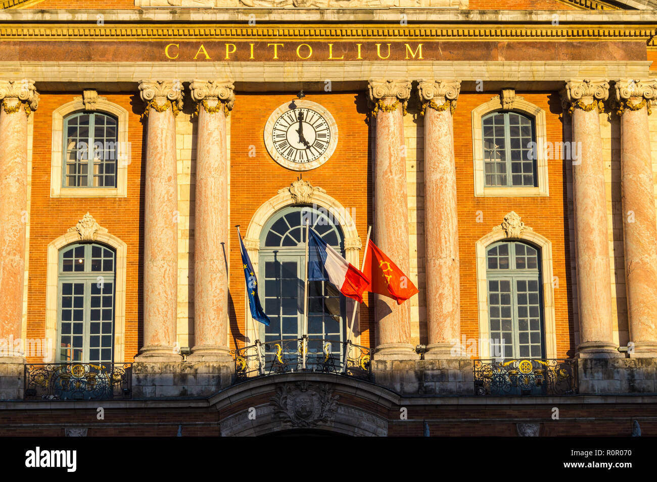 Astèrion the mechanical minotaur during steampunk show "Le Gardien du ...