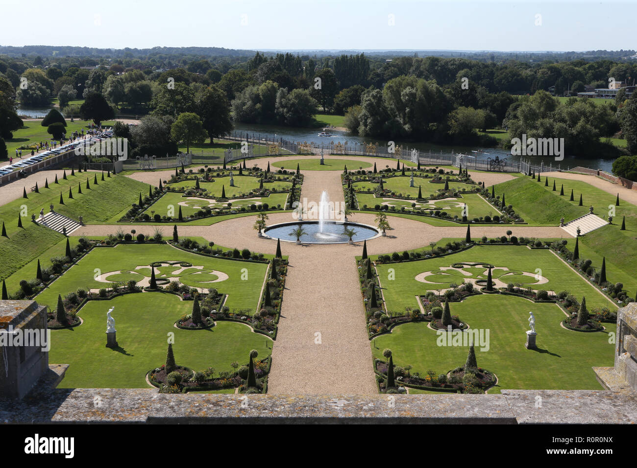Hampton court palace maze hi-res stock photography and images - Alamy