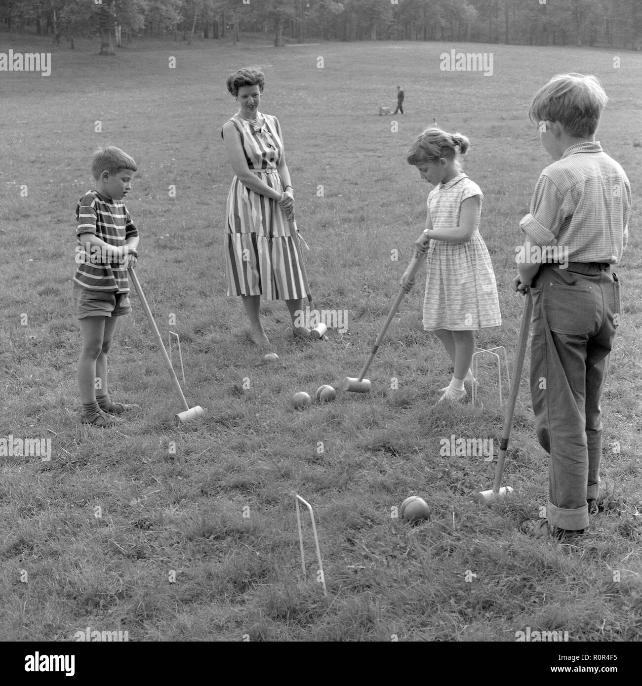 Children playing outdoors 1950s hi-res stock photography and images - Alamy