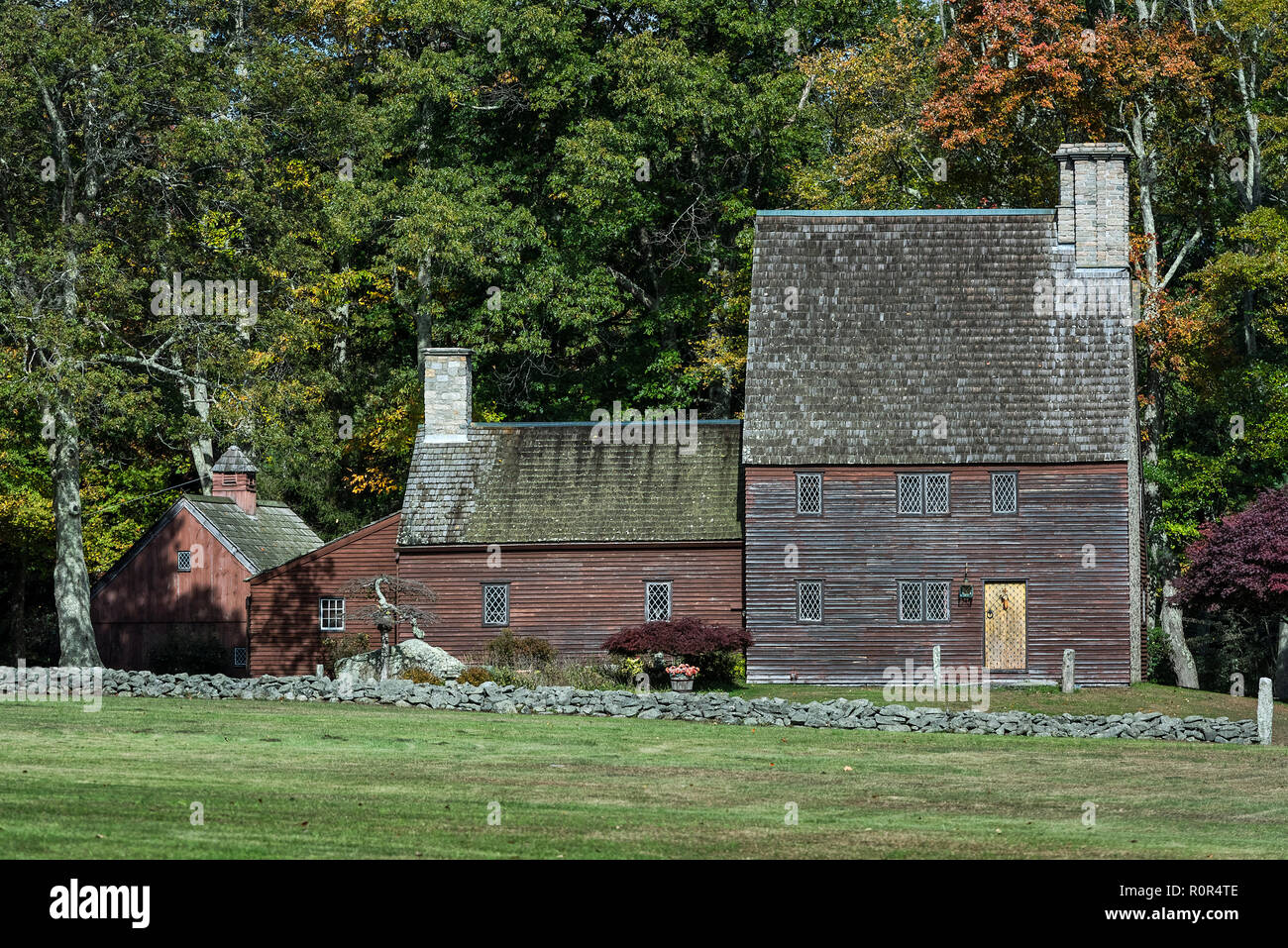 Rustic home exterior hi-res stock photography and images - Alamy