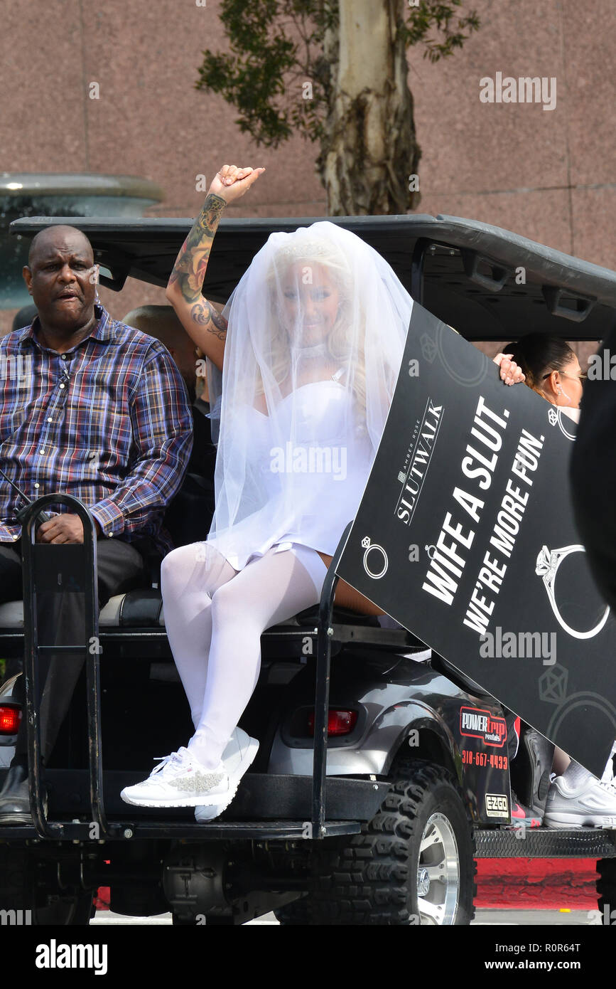 Amber Rose joins her mom Dorothy Rose and thousands of fans and women's ...
