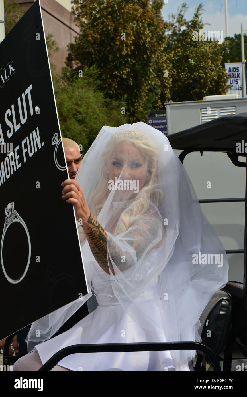 Amber Rose joins her mom Dorothy Rose and thousands of fans and women's ...