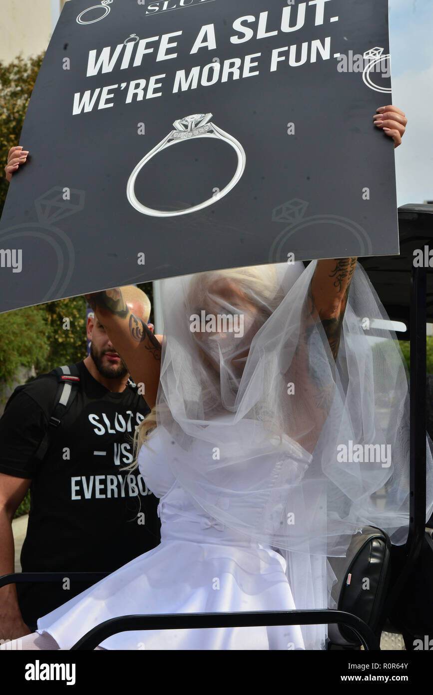 Amber Rose joins her mom Dorothy Rose and thousands of fans and women's ...