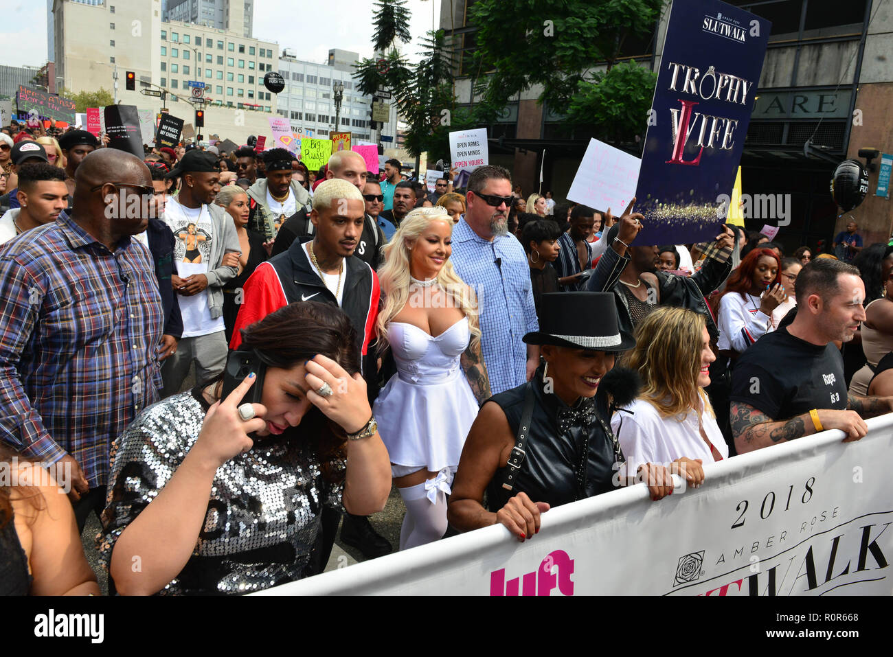 Amber Rose joins her mom Dorothy Rose and thousands of fans and women's ...