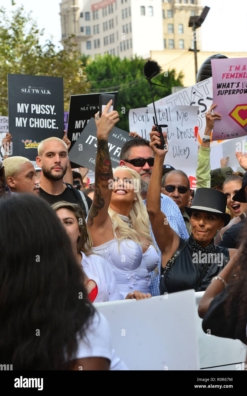 Amber Rose joins her mom Dorothy Rose and thousands of fans and women's ...