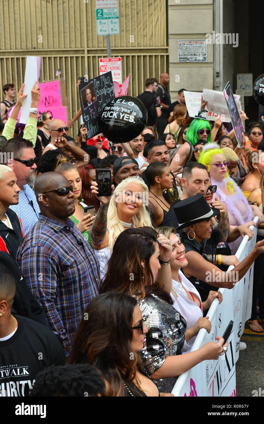 Amber Rose joins her mom Dorothy Rose and thousands of fans and women's ...