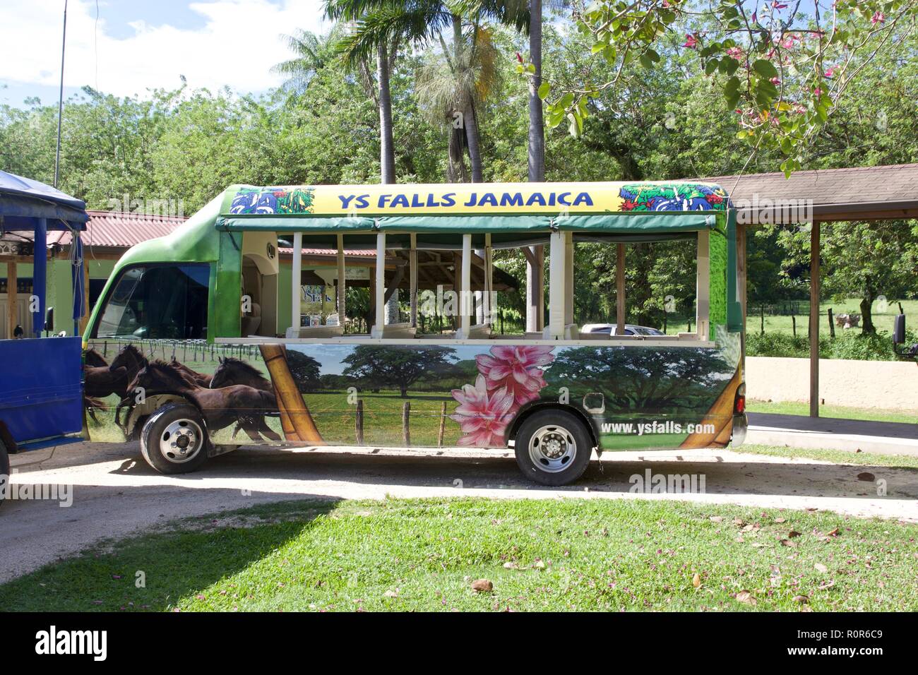 Jamaican bus hi-res stock photography and images - Alamy