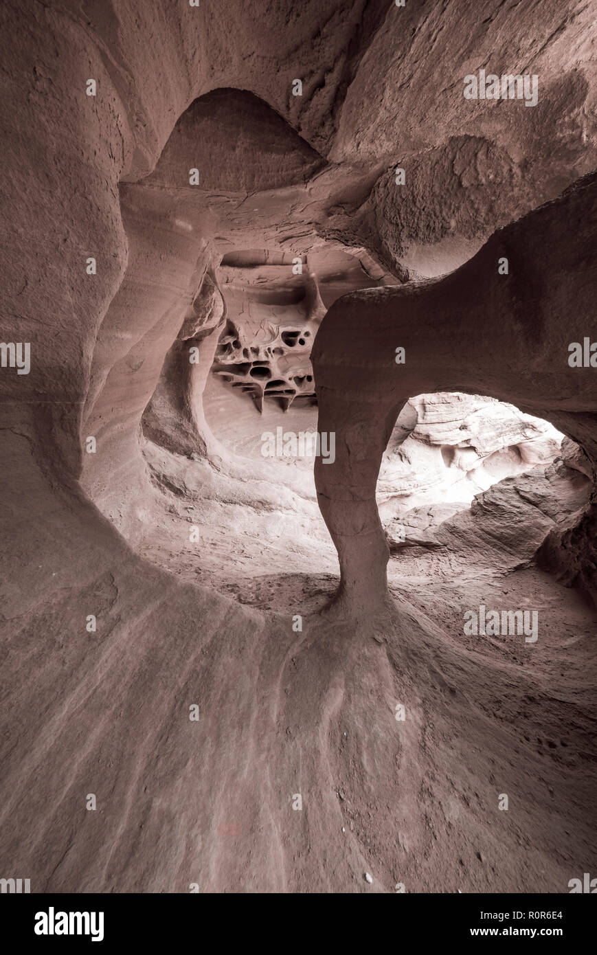 Windstone Arch (Fire Arch), Valley of Fire State Park, Nevada USA Stock ...