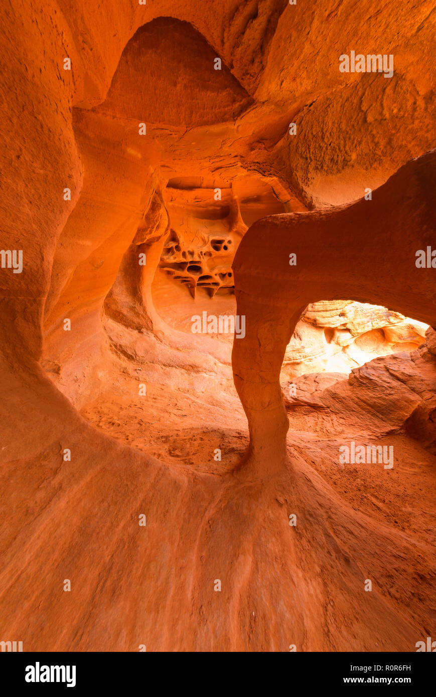 Windstone Arch (Fire Arch), Valley of Fire State Park, Nevada USA Stock ...
