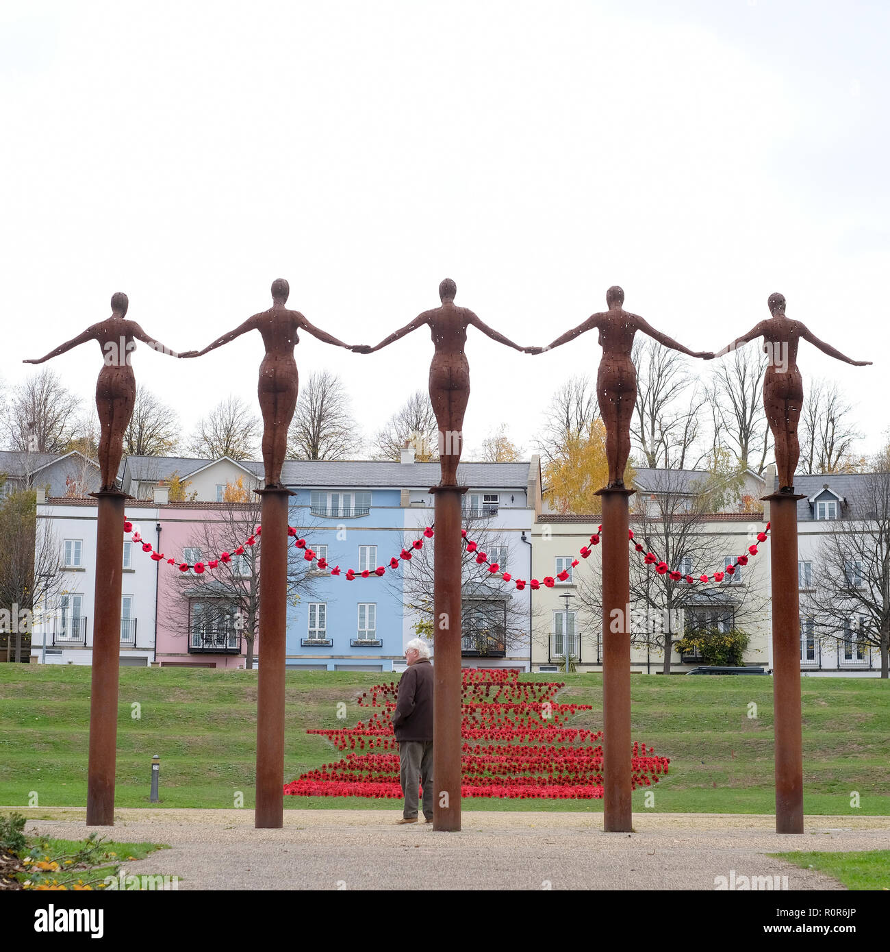 Soldier paying his respects hi-res stock photography and images - Alamy