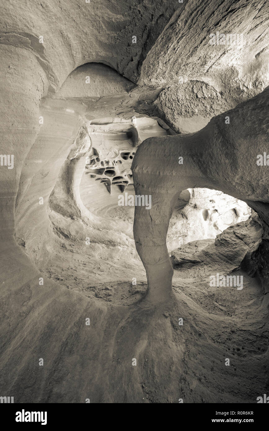 Windstone Arch (Fire Arch), Valley of Fire State Park, Nevada USA Stock ...