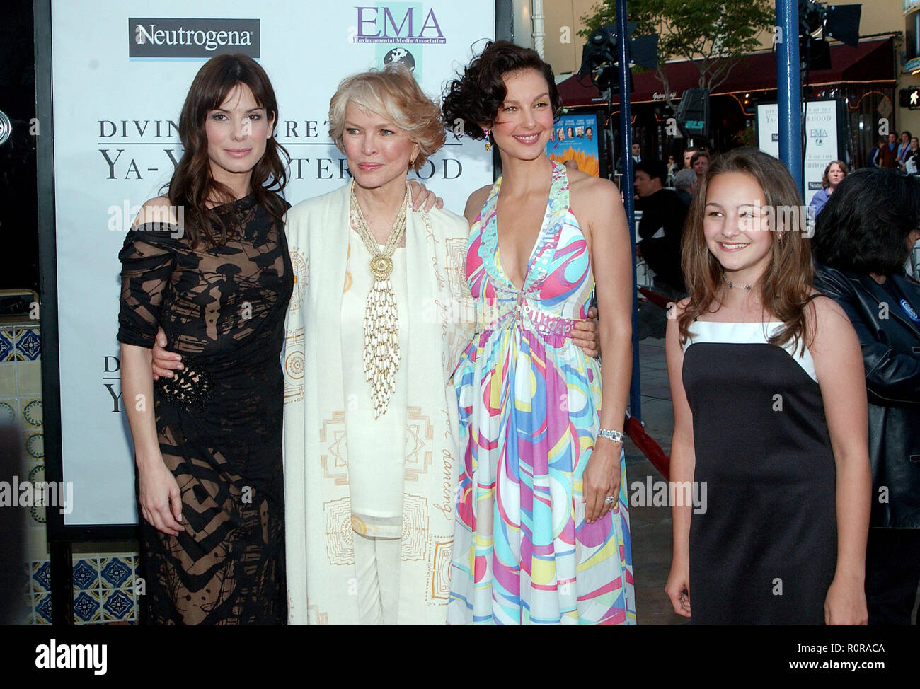 Sandra Bullock, Ellen Burstyn, Ashley Judd and Allison Bertolino posing ...