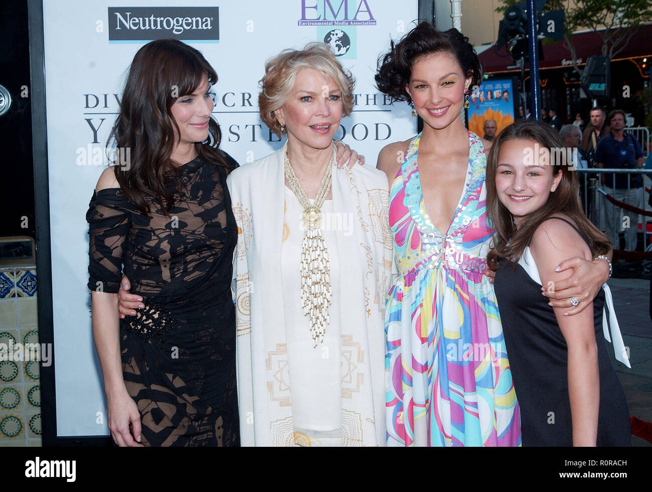 Sandra Bullock, Ellen Burstyn, Ashley Judd and Allison Bertolino posing ...