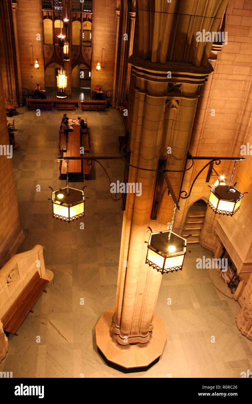 Cathedral of Learning, Pittsburgh, PA Stock Photo - Alamy