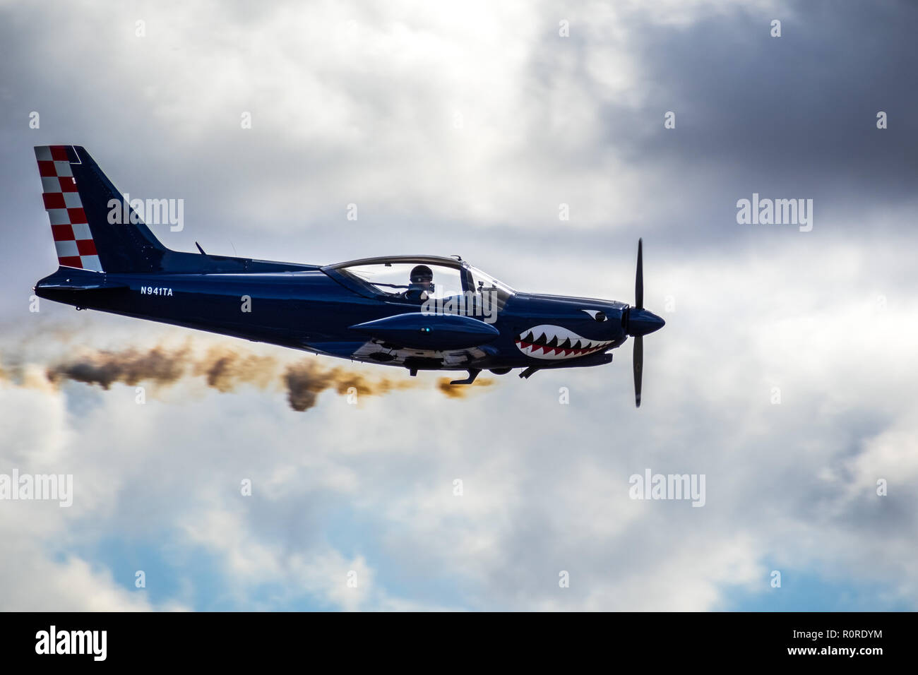 Acrobatic plane hi-res stock photography and images - Alamy