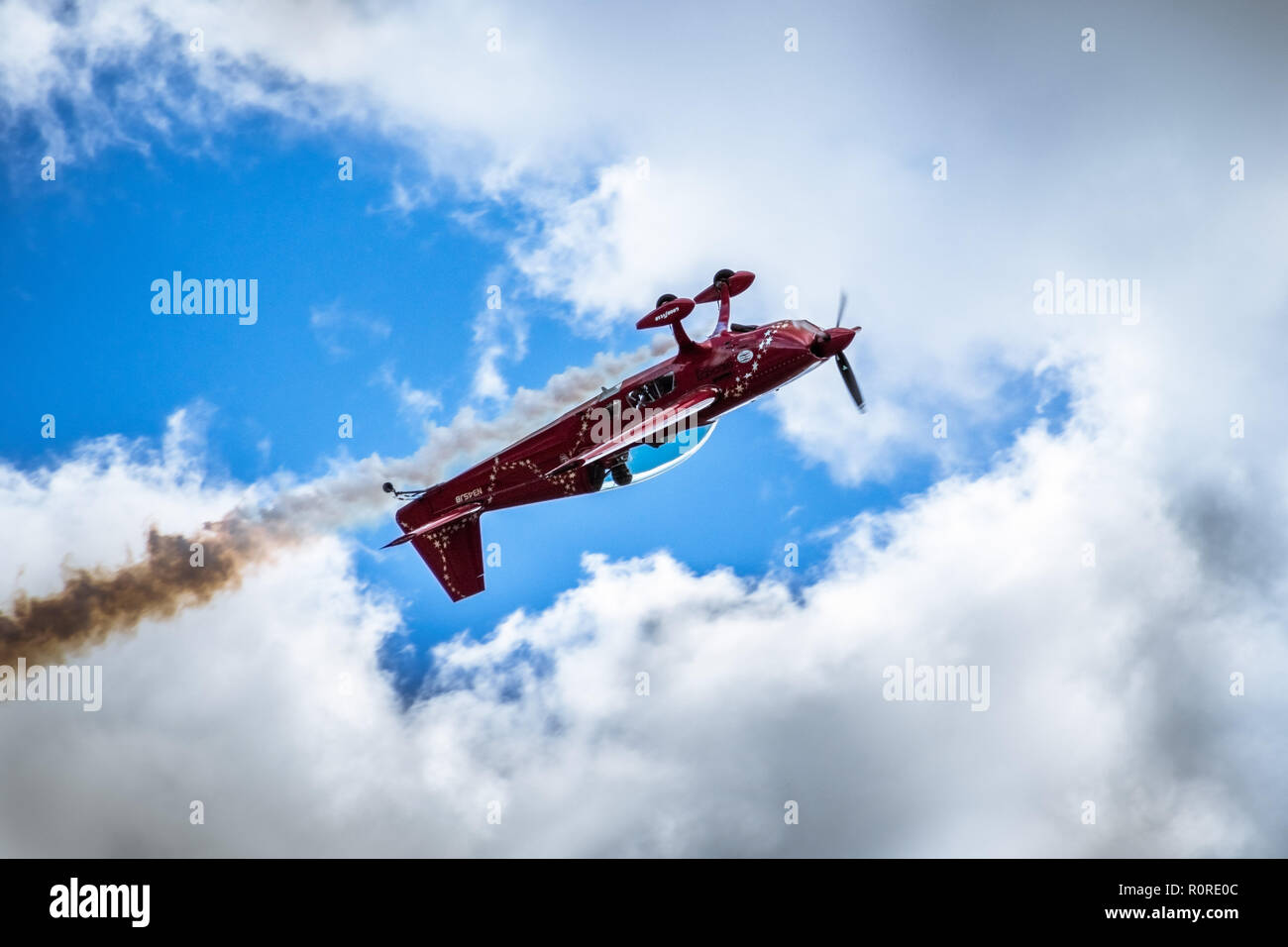 Acrobatic flight show hi-res stock photography and images - Alamy