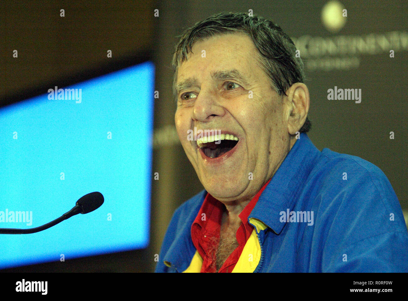 Jerry Lewis conducts a media conference at the Intercontinental Hotel ...