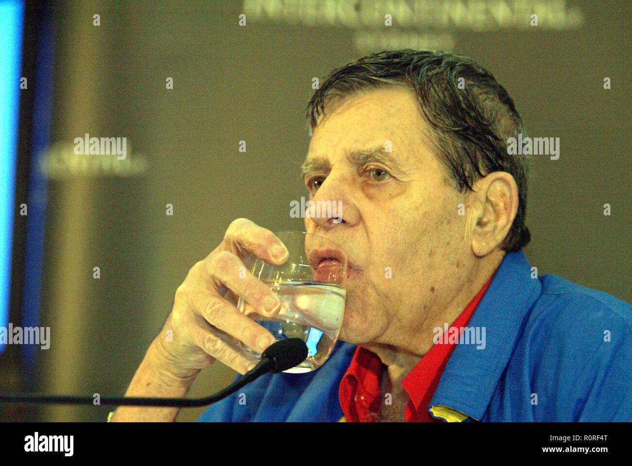 Jerry Lewis conducts a media conference at the Intercontinental Hotel ...
