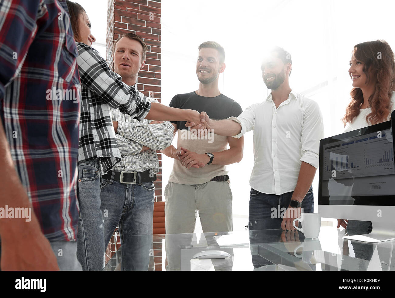 friendly handshake between Manager and employee Stock Photo - Alamy
