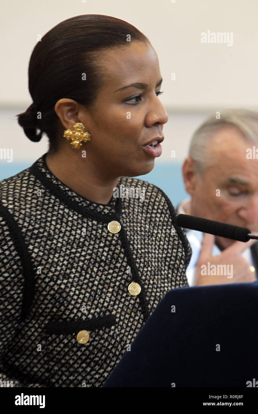 2 December-New York, NY: (L-R) NYPD Chief of Housing Bureau Chief James ...