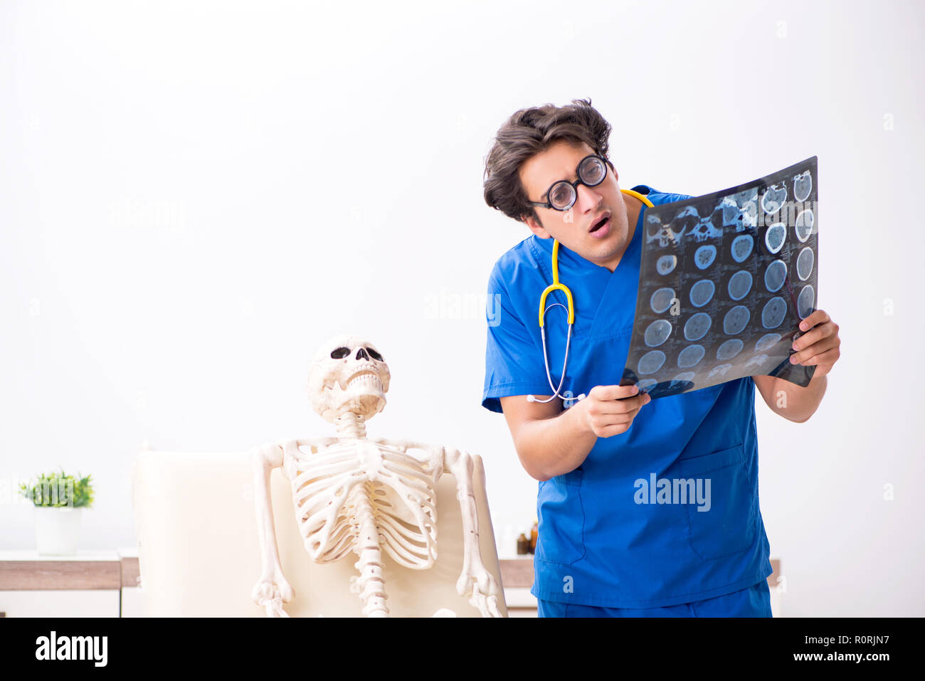 Skeleton in ct scanner hi-res stock photography and images - Alamy