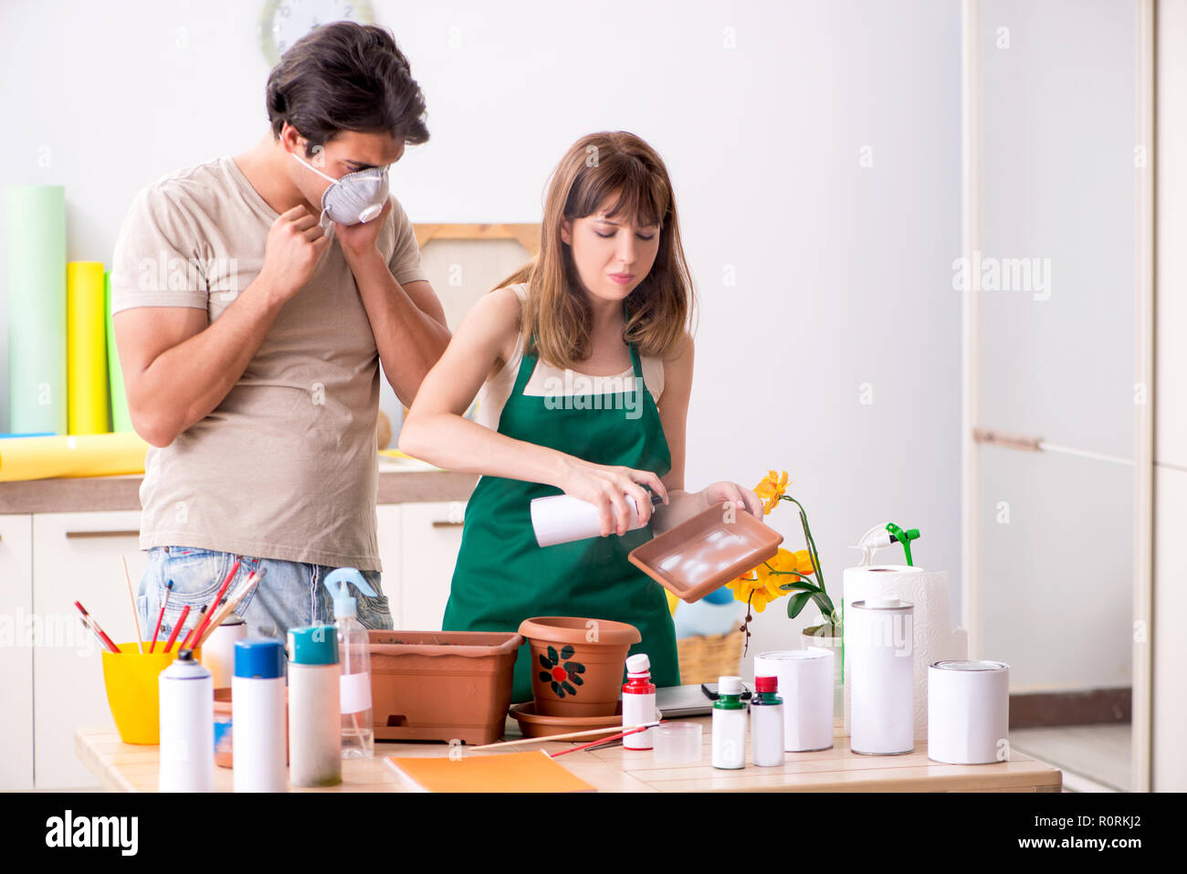 Couple decorating pots in workshop during class Stock Photo - Alamy
