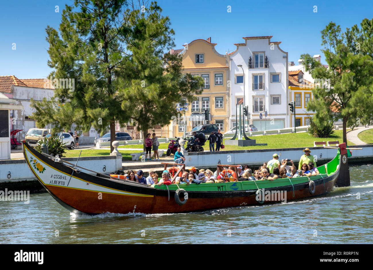 'Moliceiro' (traditional boat) on canal, Aveiro. Beira Litoral ...