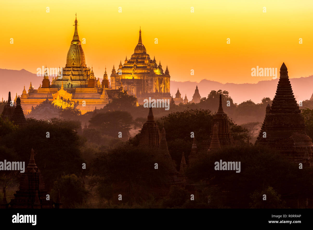 Ananda pagoda at dusk, in the Bagan plain, Myanmar (Burma Stock Photo ...