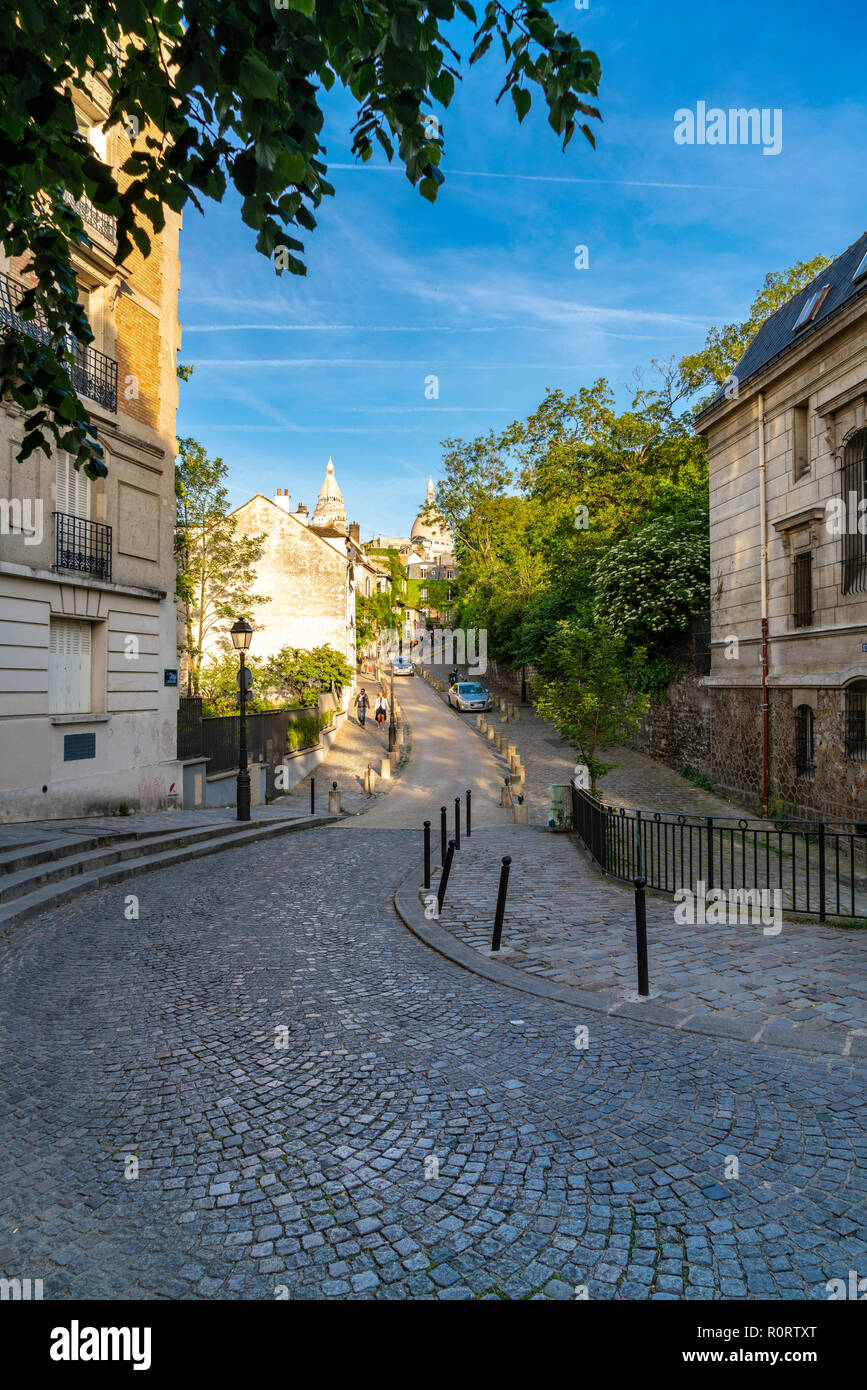 A traditional city street in Paris, France Stock Photo - Alamy