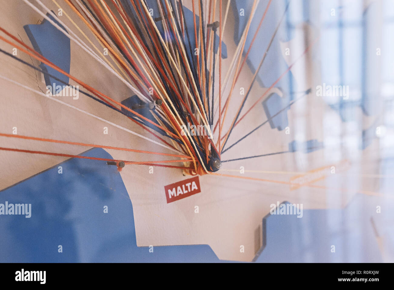 Around world outline world map hi-res stock photography and images - Alamy