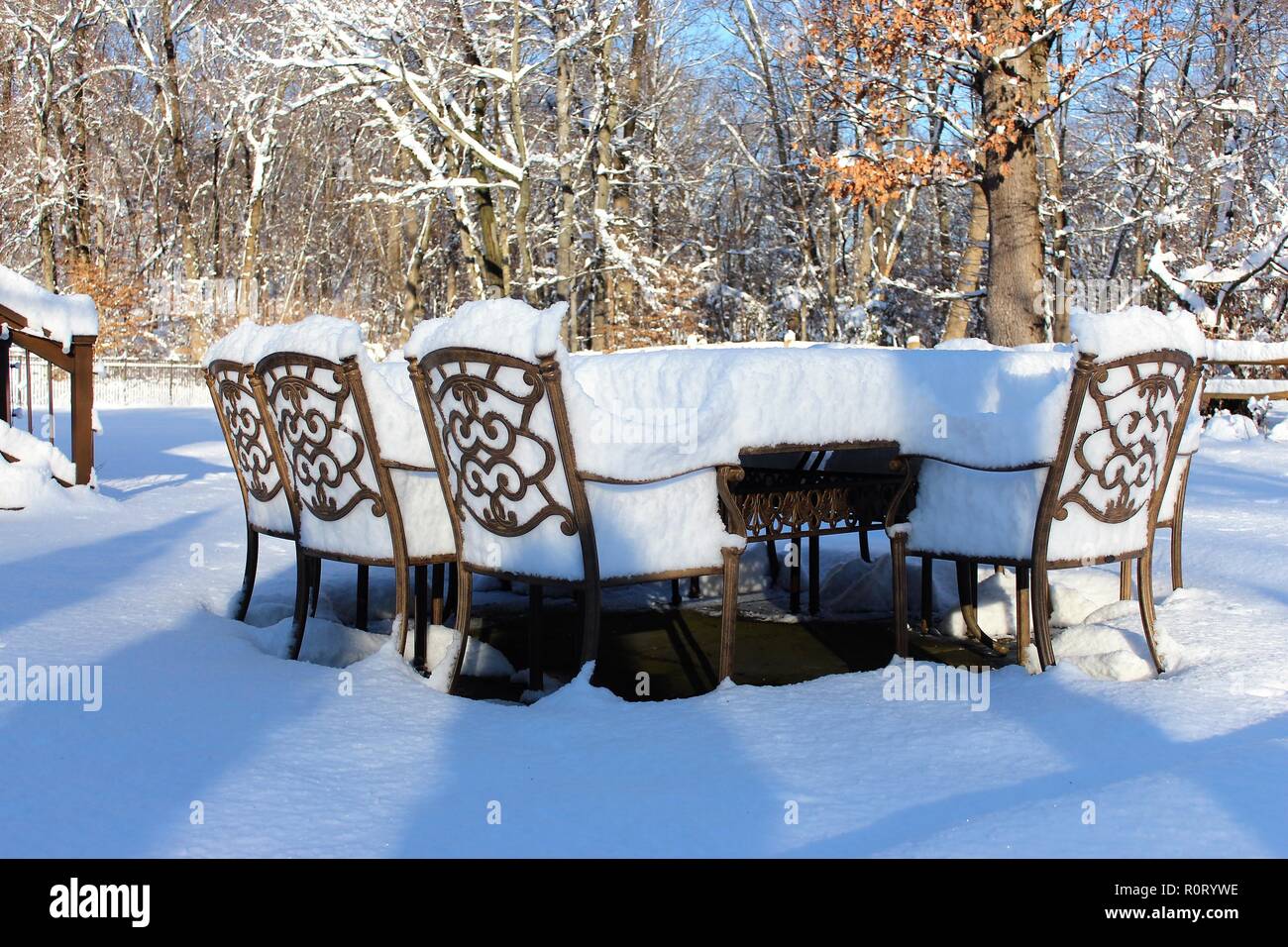 Aluminum outdoor furniture hi-res stock photography and images - Alamy