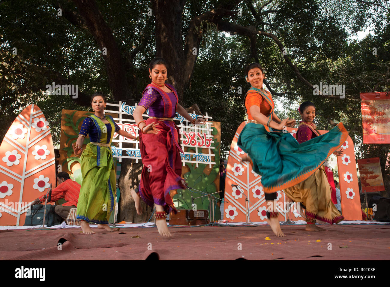 Asian people on stage hi-res stock photography and images - Alamy
