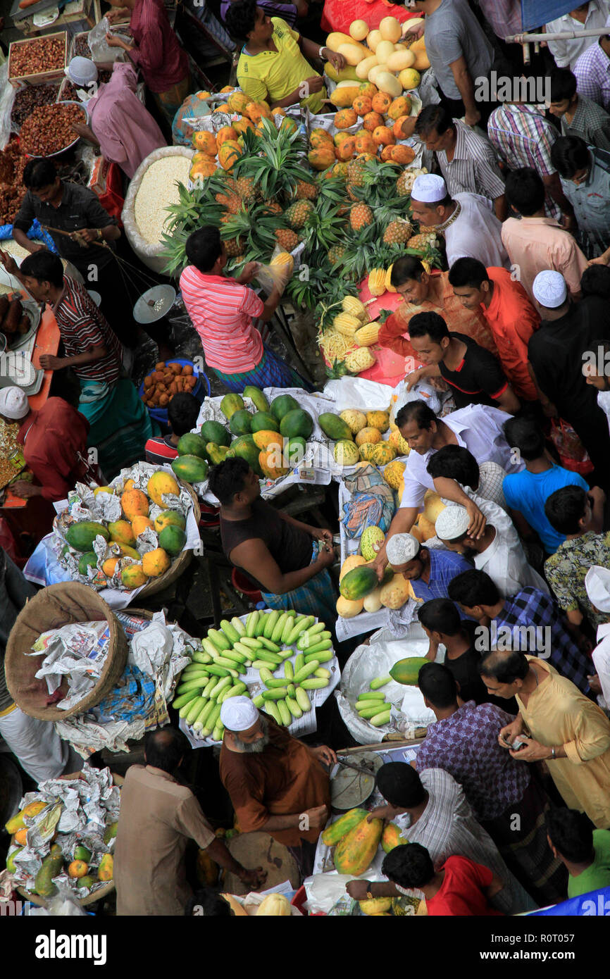 Traditional Iftar bazar at Chawkbazar. Dhaka, Bangladesh Stock Photo ...