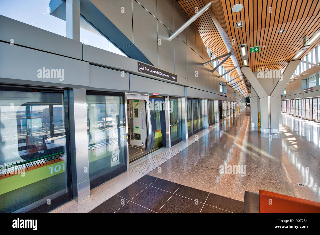 Yyz toronto pearson international airport hi-res stock photography and ...