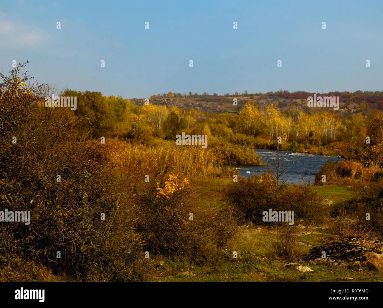 Stony river bank hi-res stock photography and images - Alamy