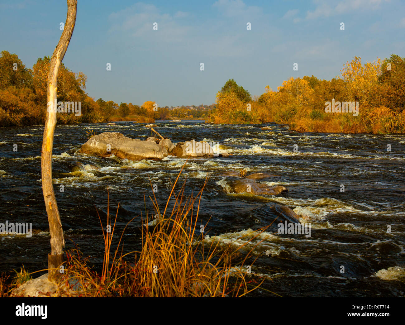River rocks landscaping hi-res stock photography and images - Alamy