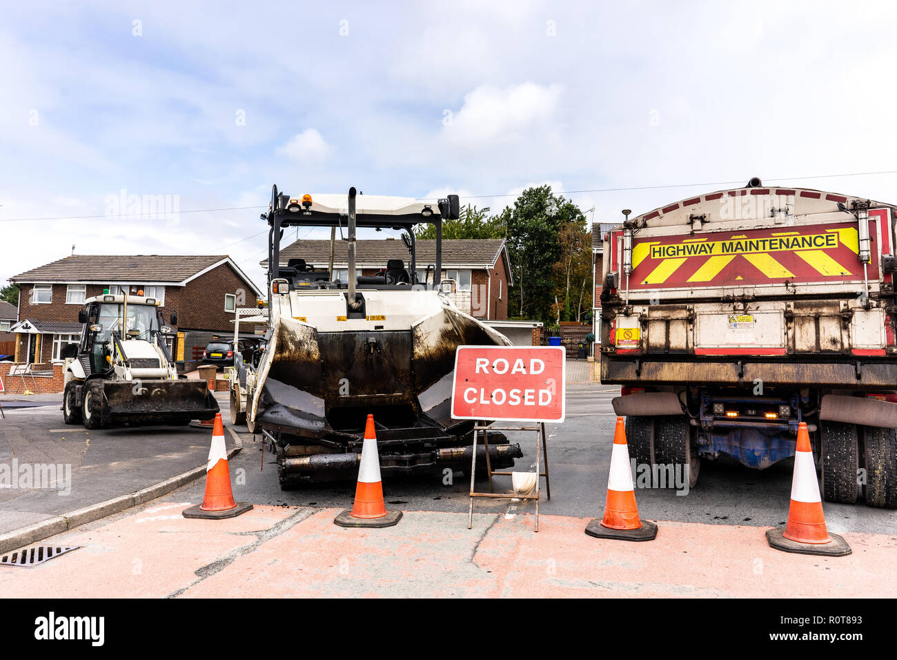 Road closed for Highway Maintenance, workers, road repairs, pothole ...