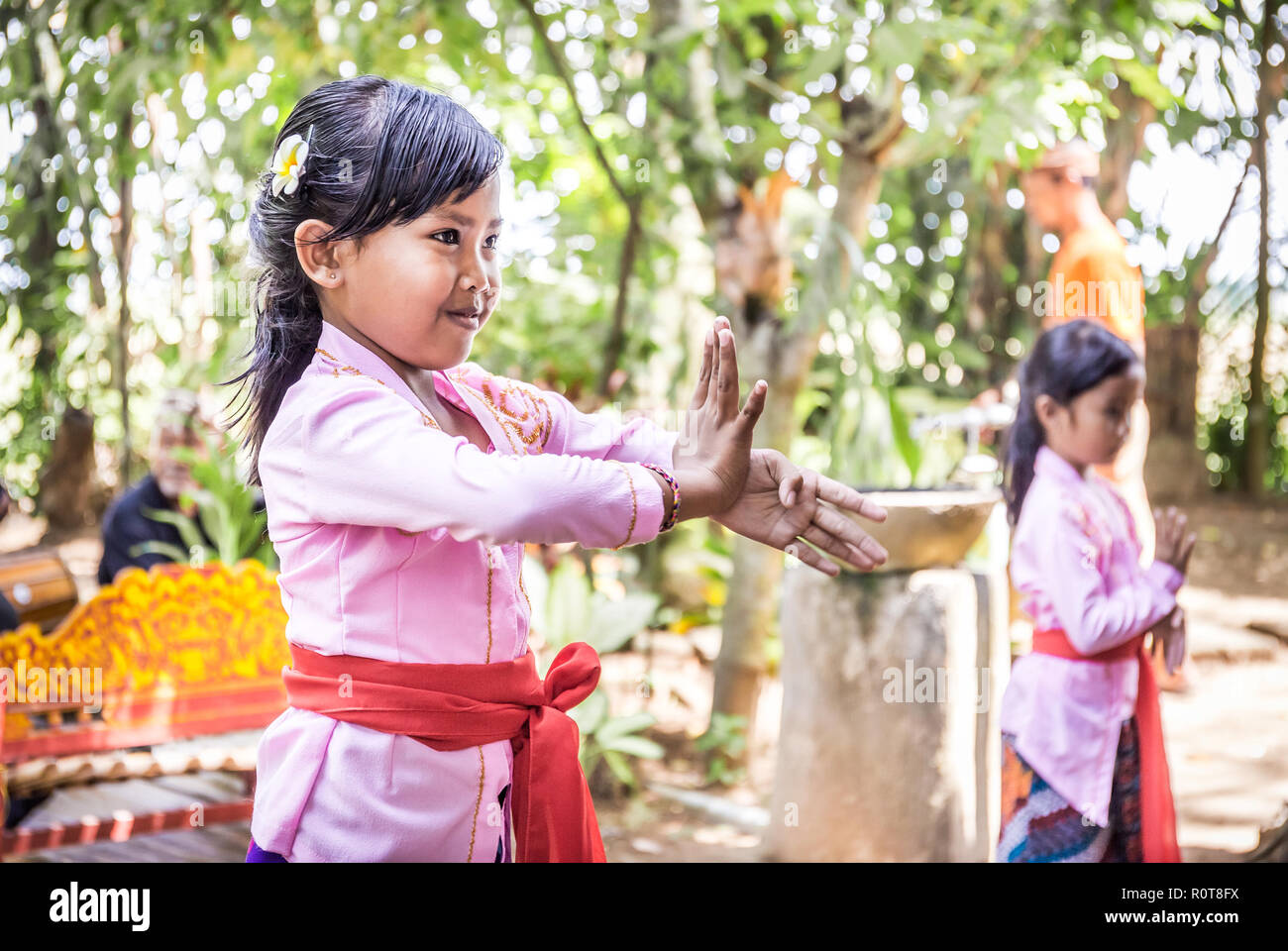 Children bali traditional dance hi-res stock photography and images - Alamy