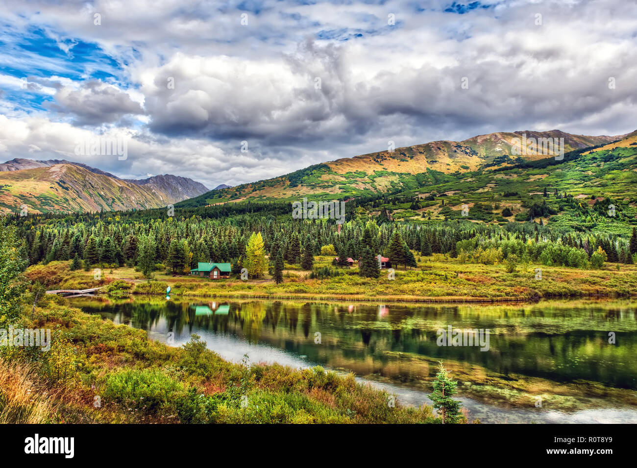 Alaska lake cabin hi-res stock photography and images - Alamy