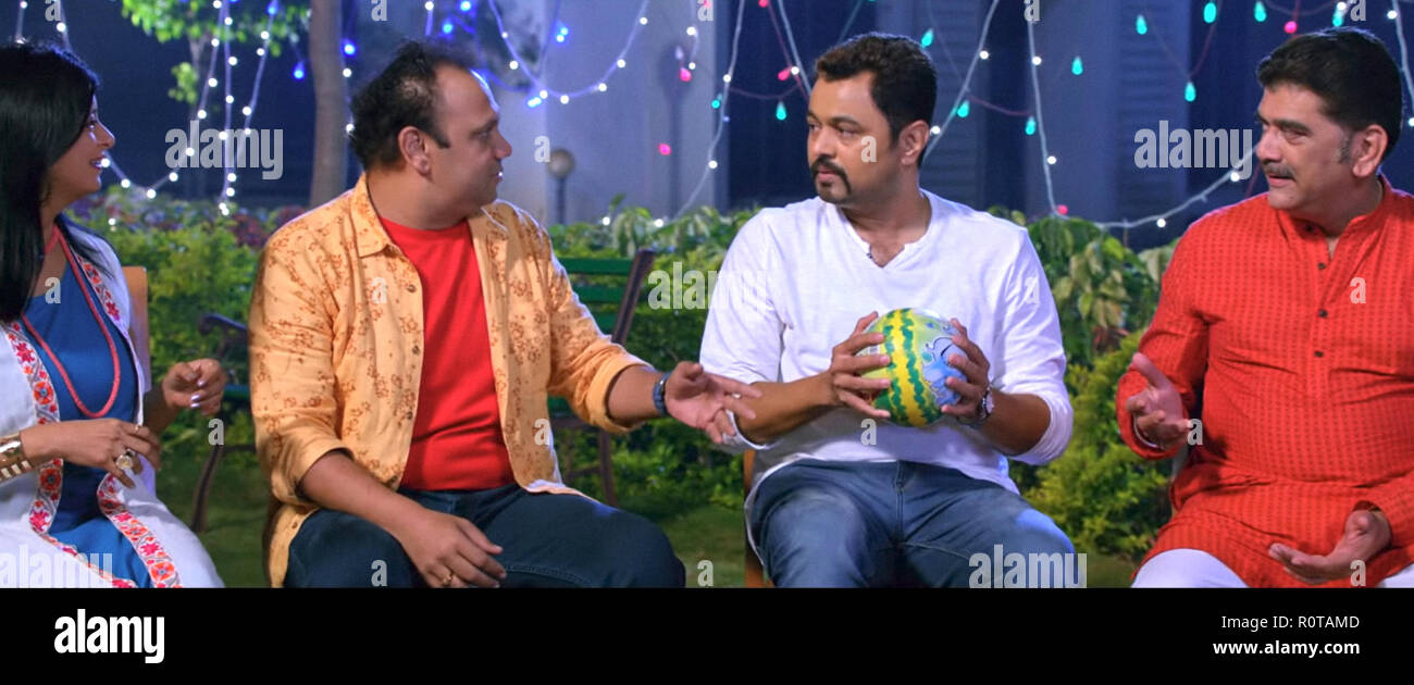 SHUBH LAGNA SAVDHAN, (from left): Kishori Ambiye, Subodh Bhave ...