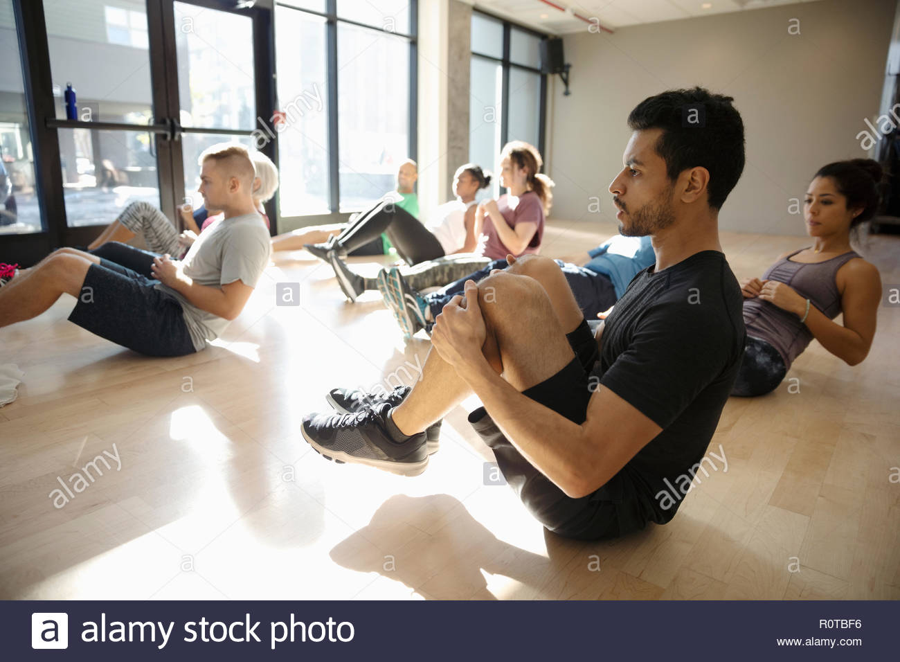 Sit up exercise knees hi-res stock photography and images - Alamy
