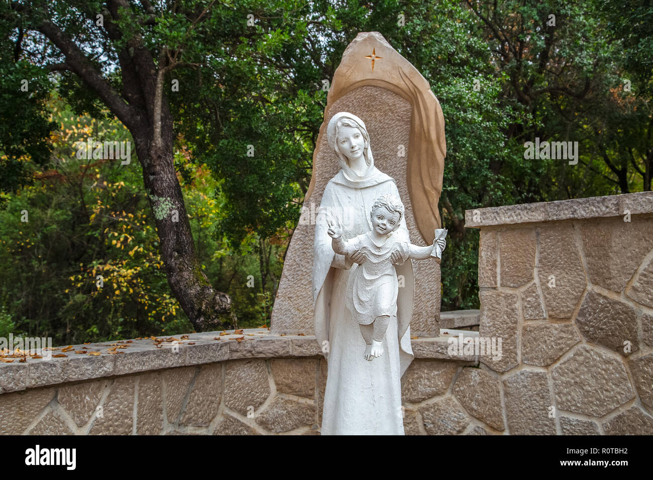 Statue of The Blessed Virgin Mary holding smiling Baby Jesus Stock ...