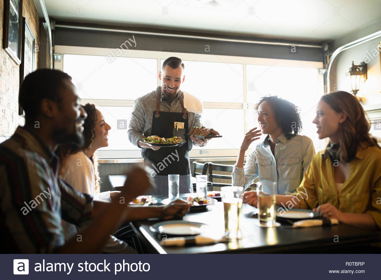 Waiter serving food restaurant hi-res stock photography and images - Alamy