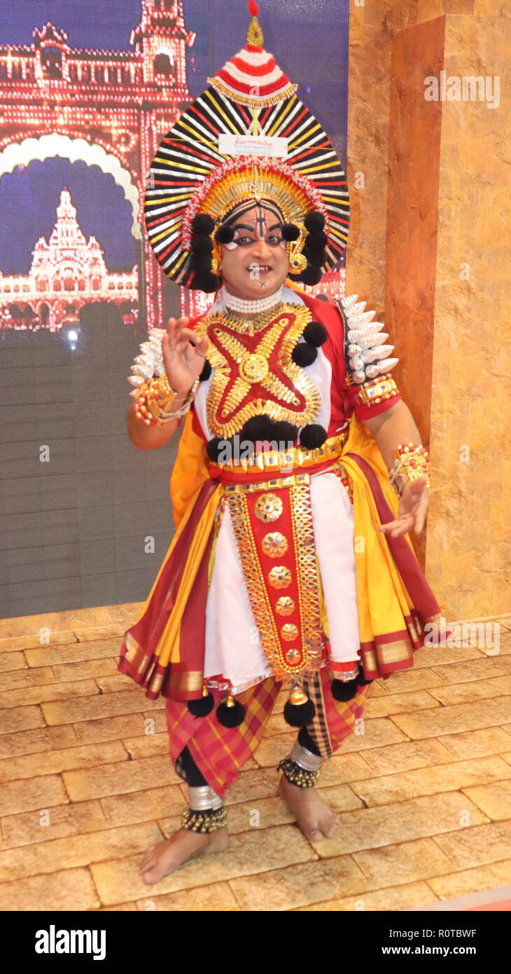 Asian national dress hi-res stock photography and images - Alamy