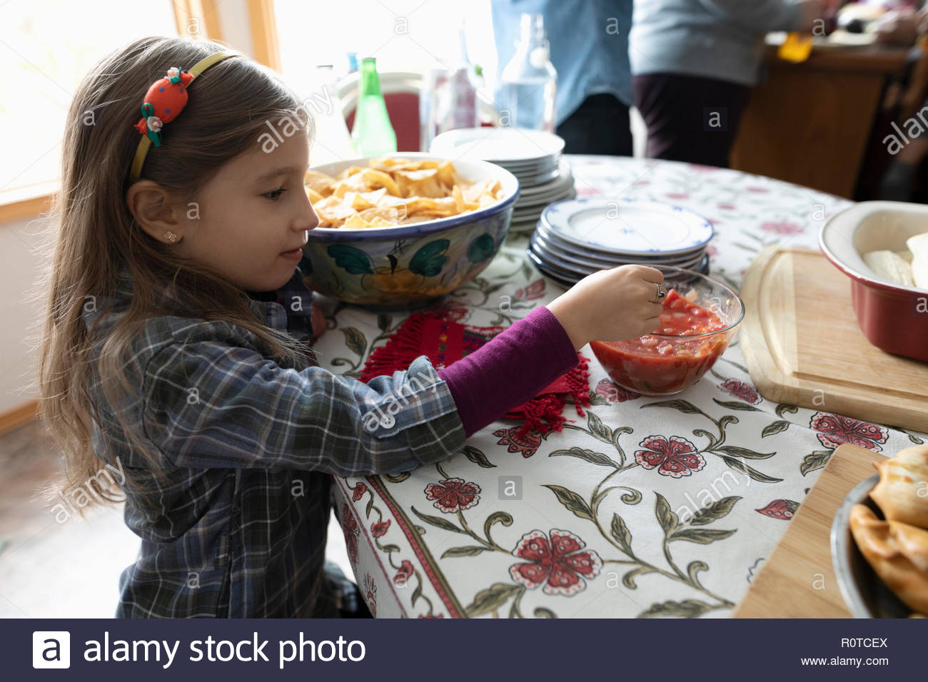 Eating chips hi-res stock photography and images - Alamy