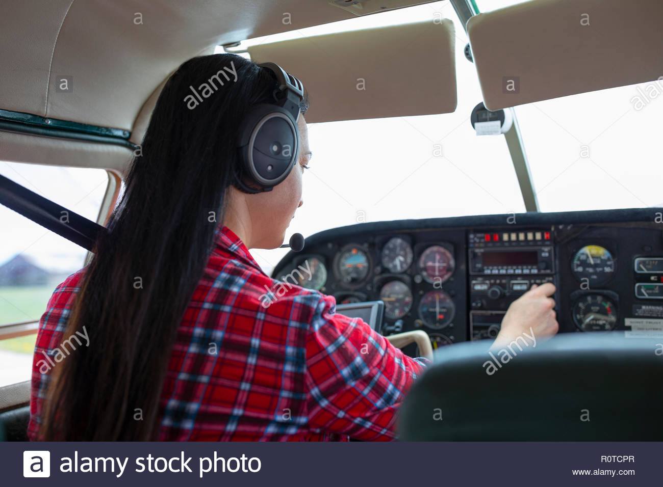 Female pilot cockpit hi-res stock photography and images - Alamy